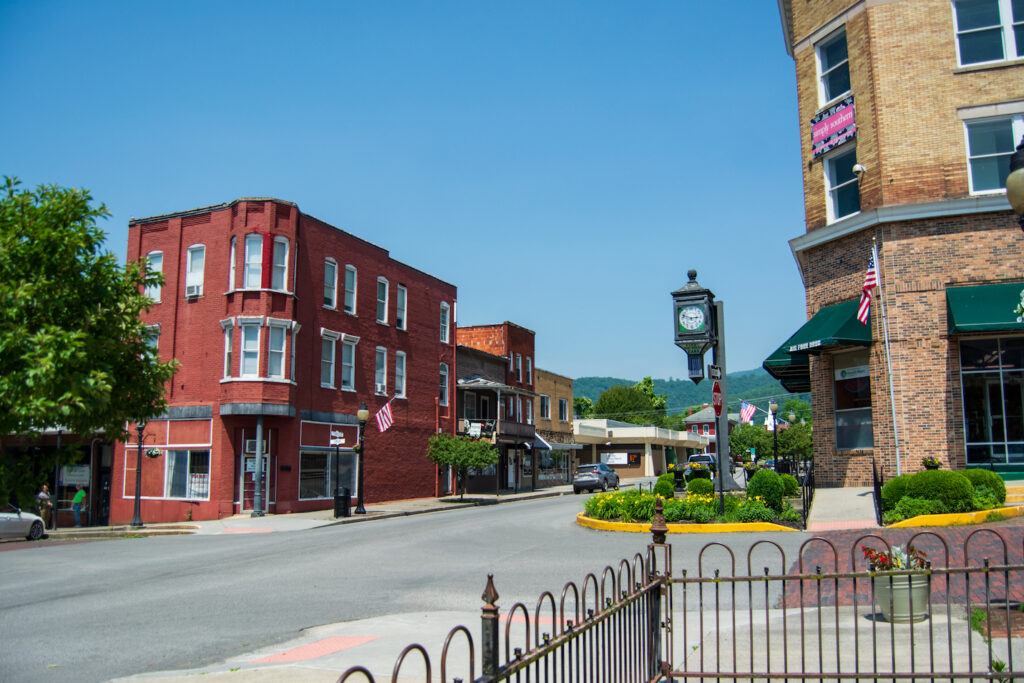 Explore the Hinton, Lewisburg, and Southern Farmlands of WV - Visit ...
